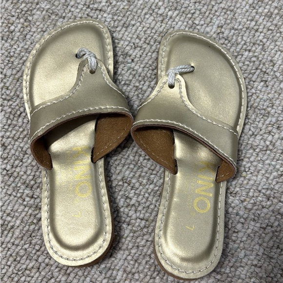Kino | Shoes | Gold Slide Sandals | Poshmark